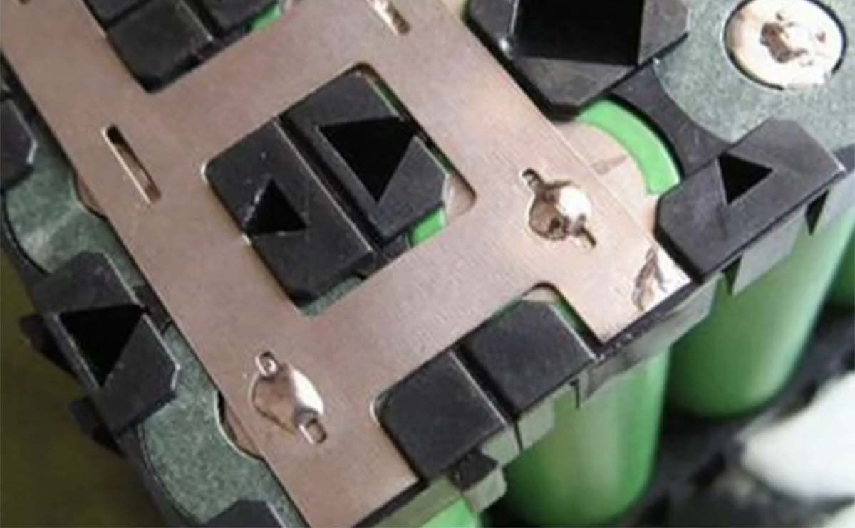 Do Not Use A Soldering Iron to Solder Lithium Battery Cells - CNX Parts